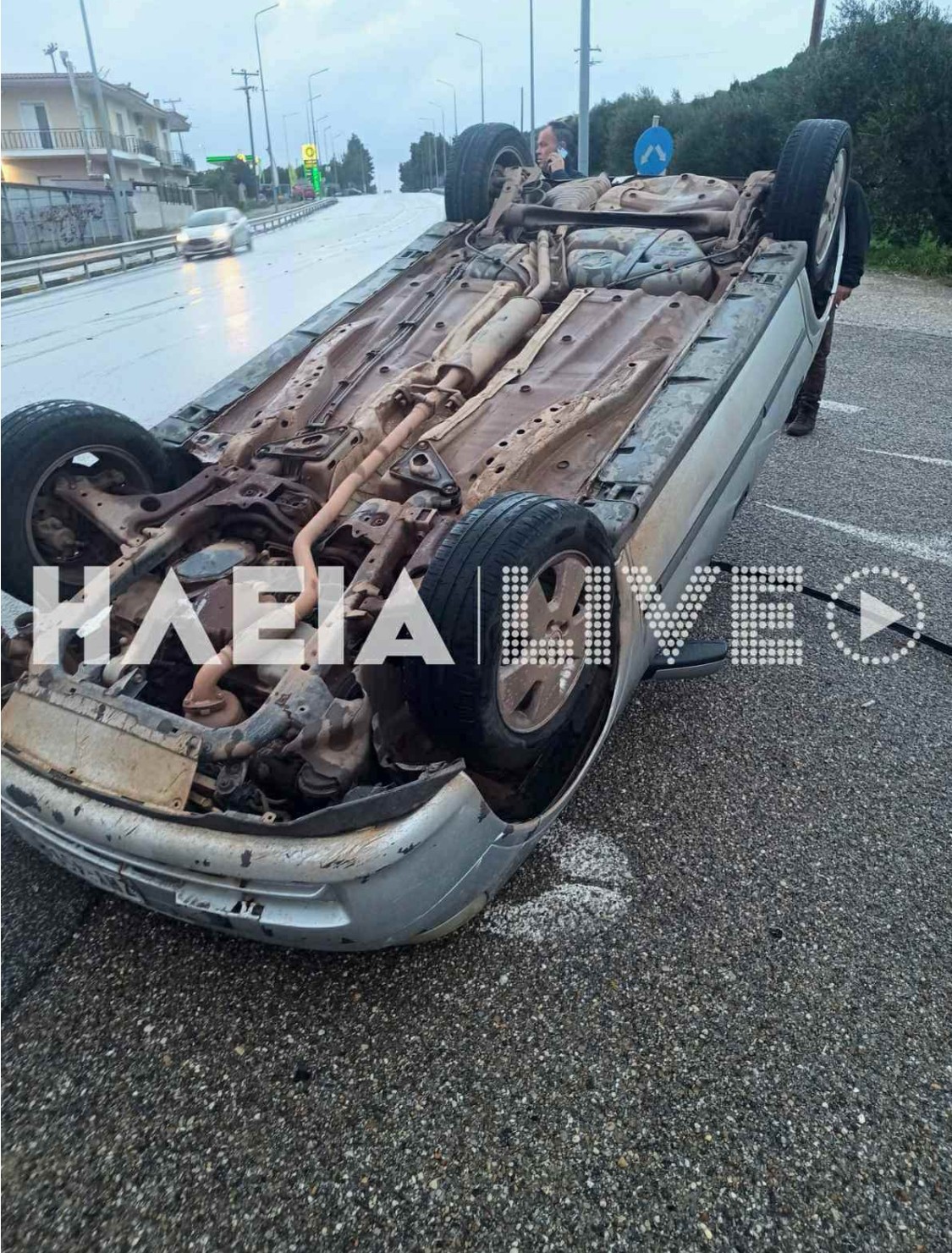 Ανεμοστρόβιλος ανέτρεψε αυτοκίνητα στο Γιαννιτσοχώρι και στο Θολό Ηλεί