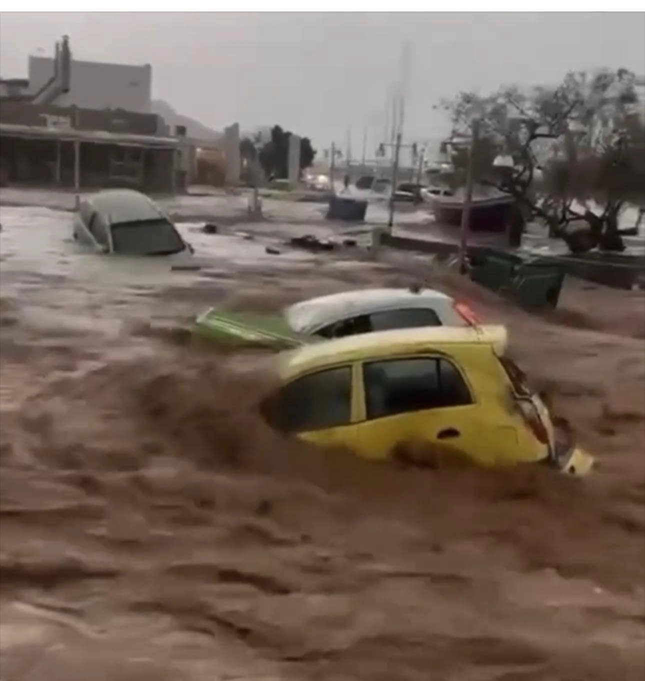 Καταστροφική καταιγίδα στην Νάουσα της Πάρου δειτε βιντεο.